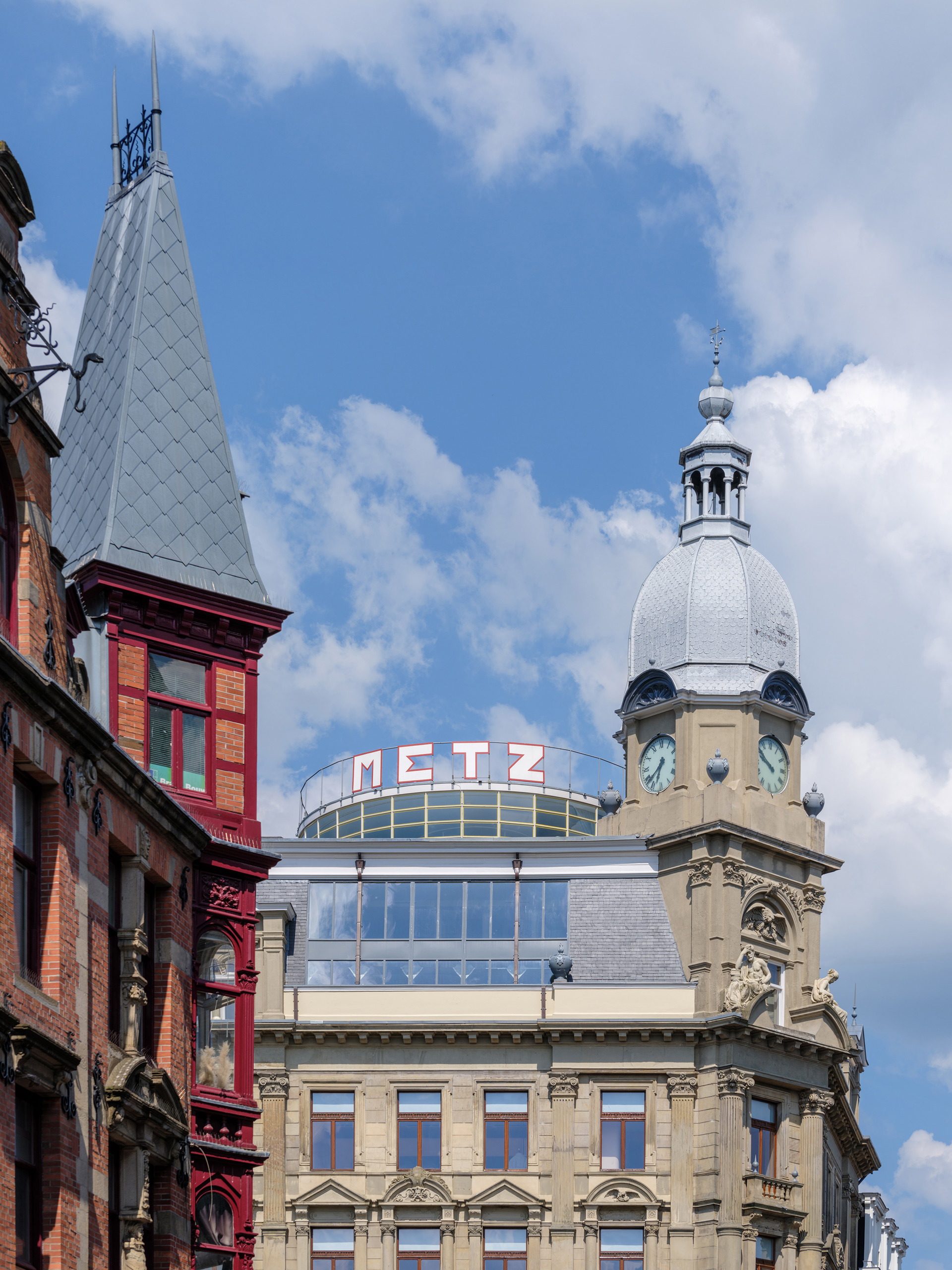 MVRDV - NIO House Amsterdam
